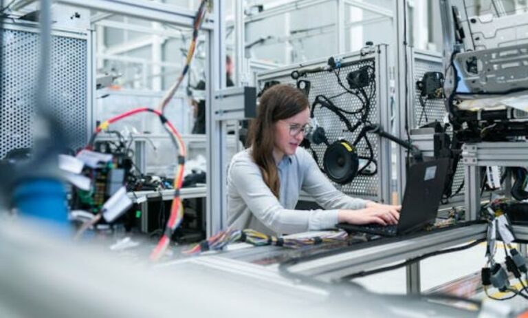 Computer Science vs Computer Engineering: - BaddieHun